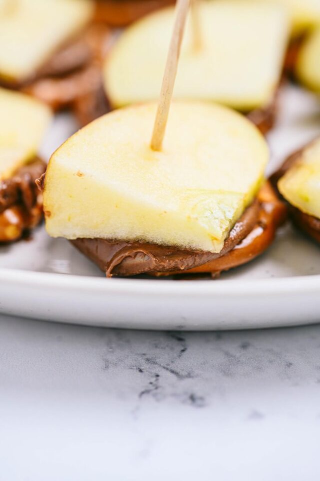 Chocolate and Caramel Apple Bites - The Produce Moms