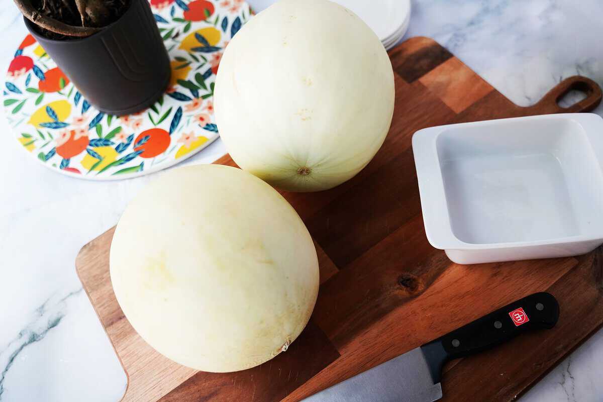 How To Pick A Honeydew Melon - The Produce Moms